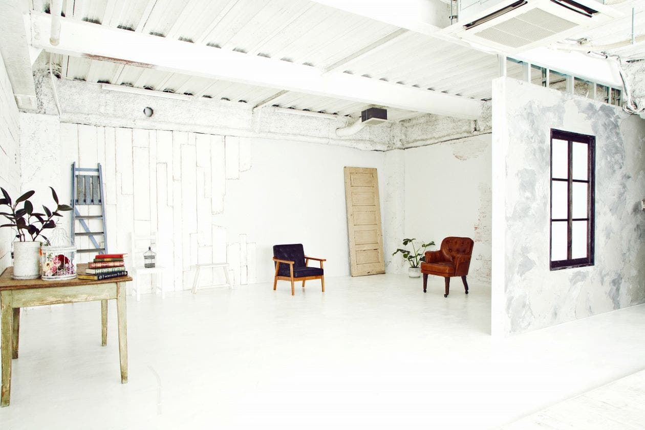 【大阪 本町駅 徒歩5分】展示会・ギャラリー にも最適！ 格安で利用できる白を基調にしたアンティークなレンタル撮影スタジオの写真18