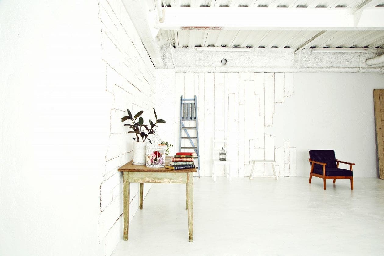 【大阪 本町駅 徒歩5分】展示会・ギャラリー にも最適！ 格安で利用できる白を基調にしたアンティークなレンタル撮影スタジオの写真5