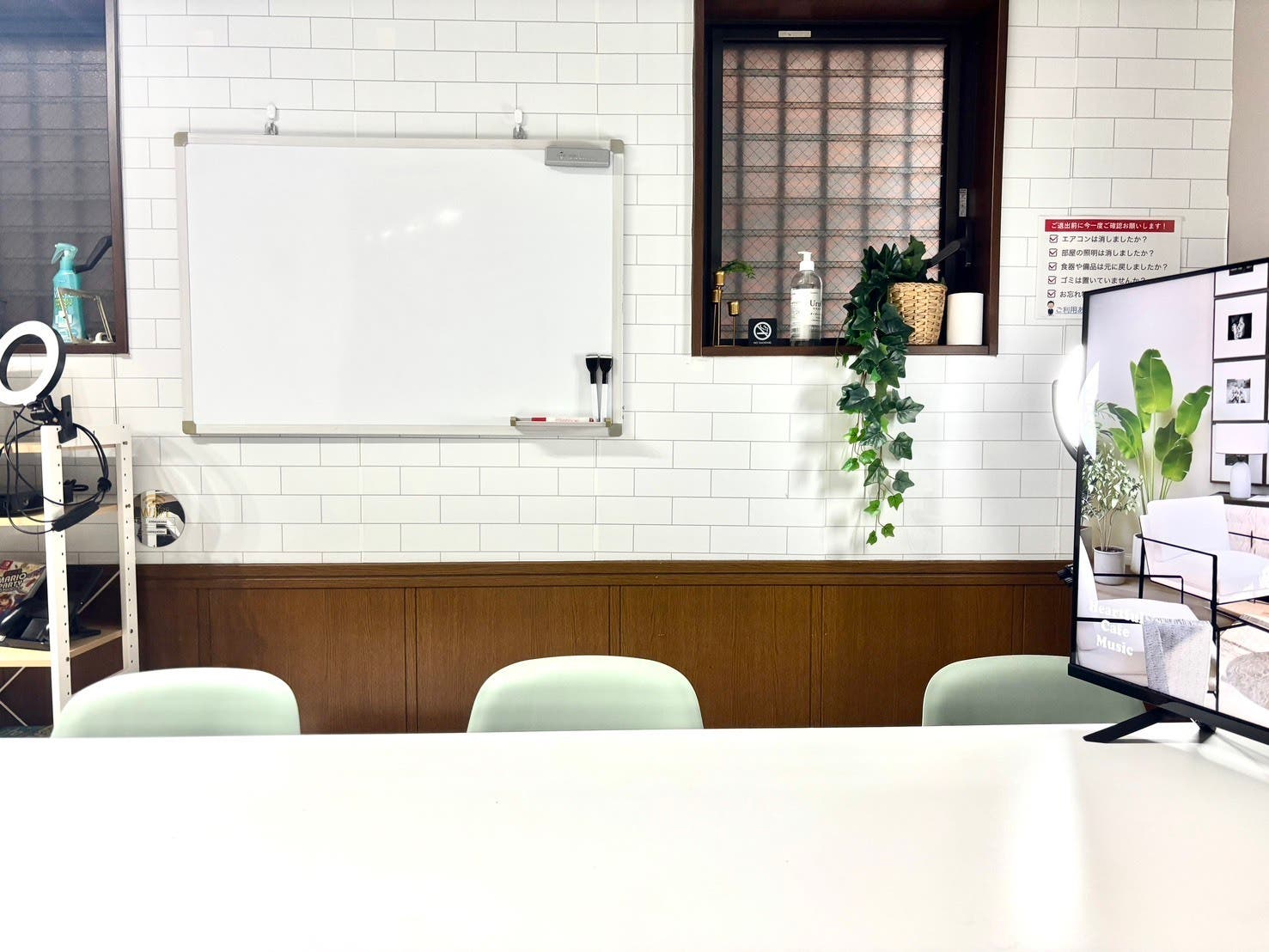 【京都駅八条口徒歩6分！】完全個室/大型モニター・路面店/飲食OK/リモート・Web会議・ミーティング・快適なワークスペースの写真2