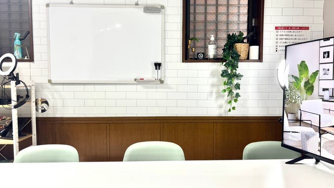 【京都駅八条口徒歩6分!】完全個室/大型モニター・路面店/飲食OK/リモート・Web会議・ミーティング・快適なワークスペースの写真2