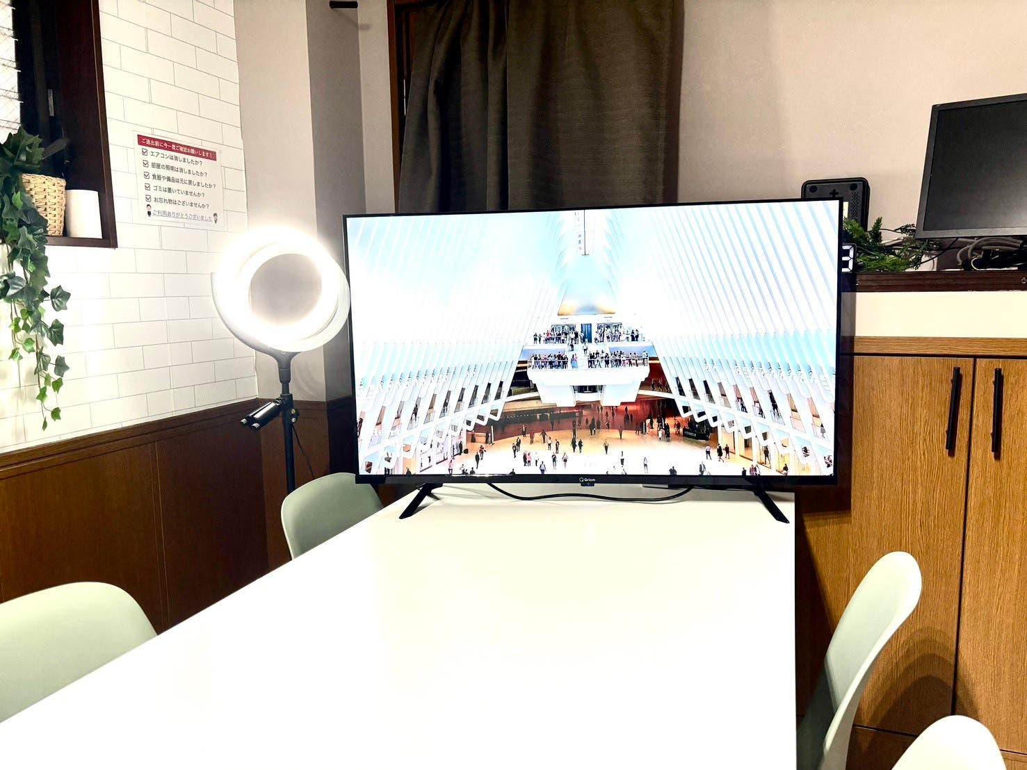 【京都駅八条口徒歩6分！】完全個室/大型モニター・路面店/飲食OK/リモート・Web会議・ミーティング・快適なワークスペースの写真10