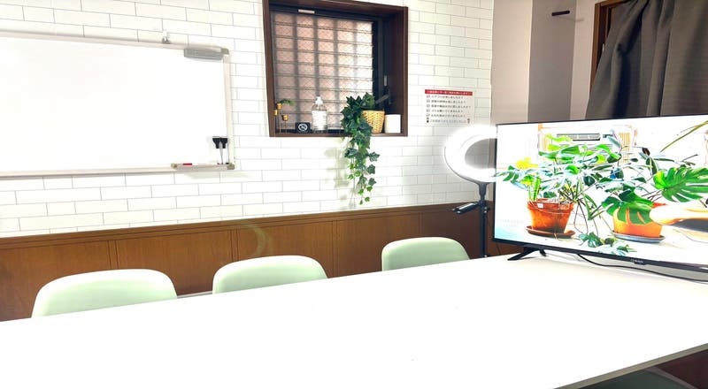 【京都駅八条口徒歩6分！】完全個室/大型モニター・路面店/飲食OK/リモート・Web会議・ミーティング・快適なワークスペース