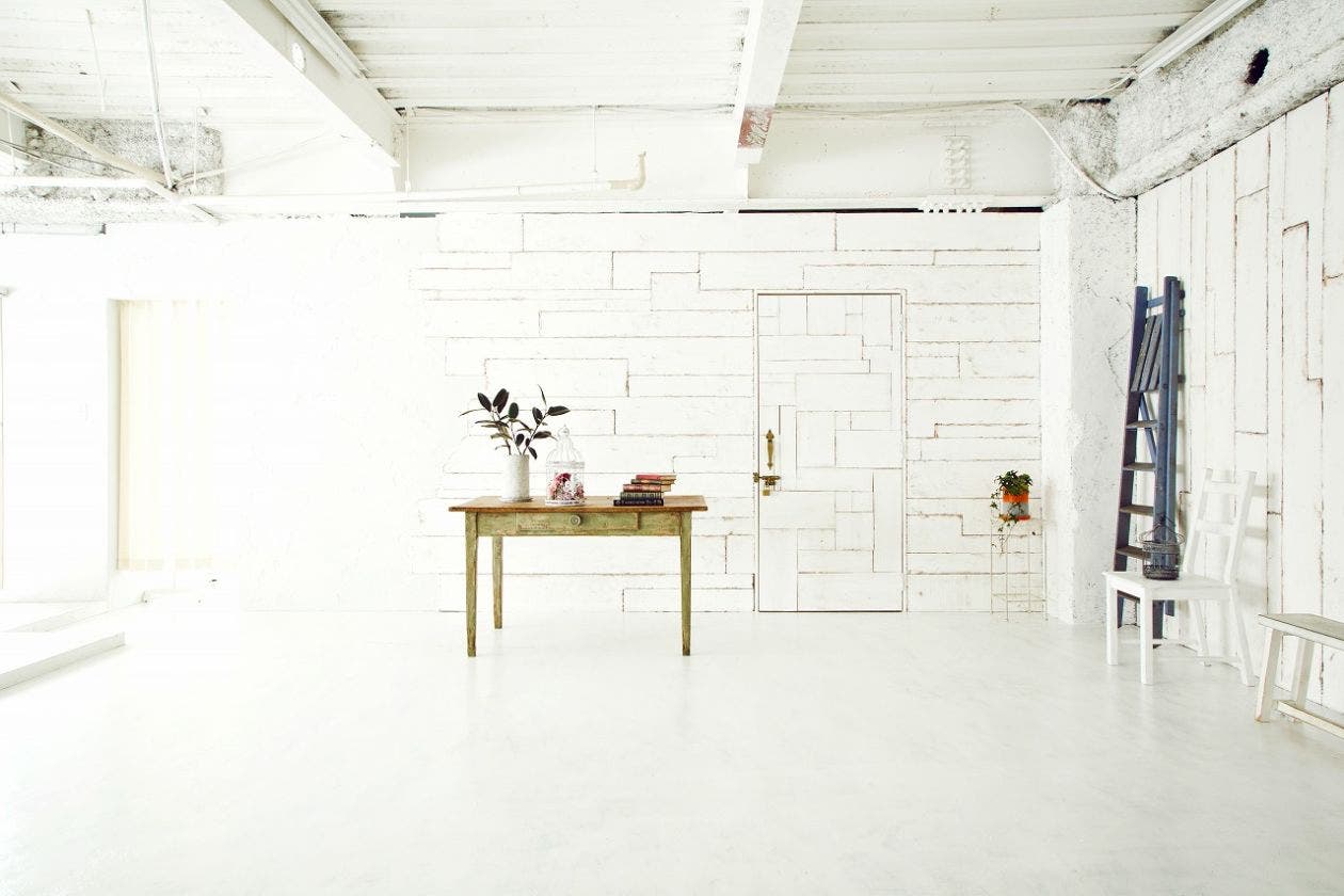 【大阪 本町駅 徒歩5分】展示会・ギャラリー にも最適！ 格安で利用できる白を基調にしたアンティークなレンタル撮影スタジオの写真7