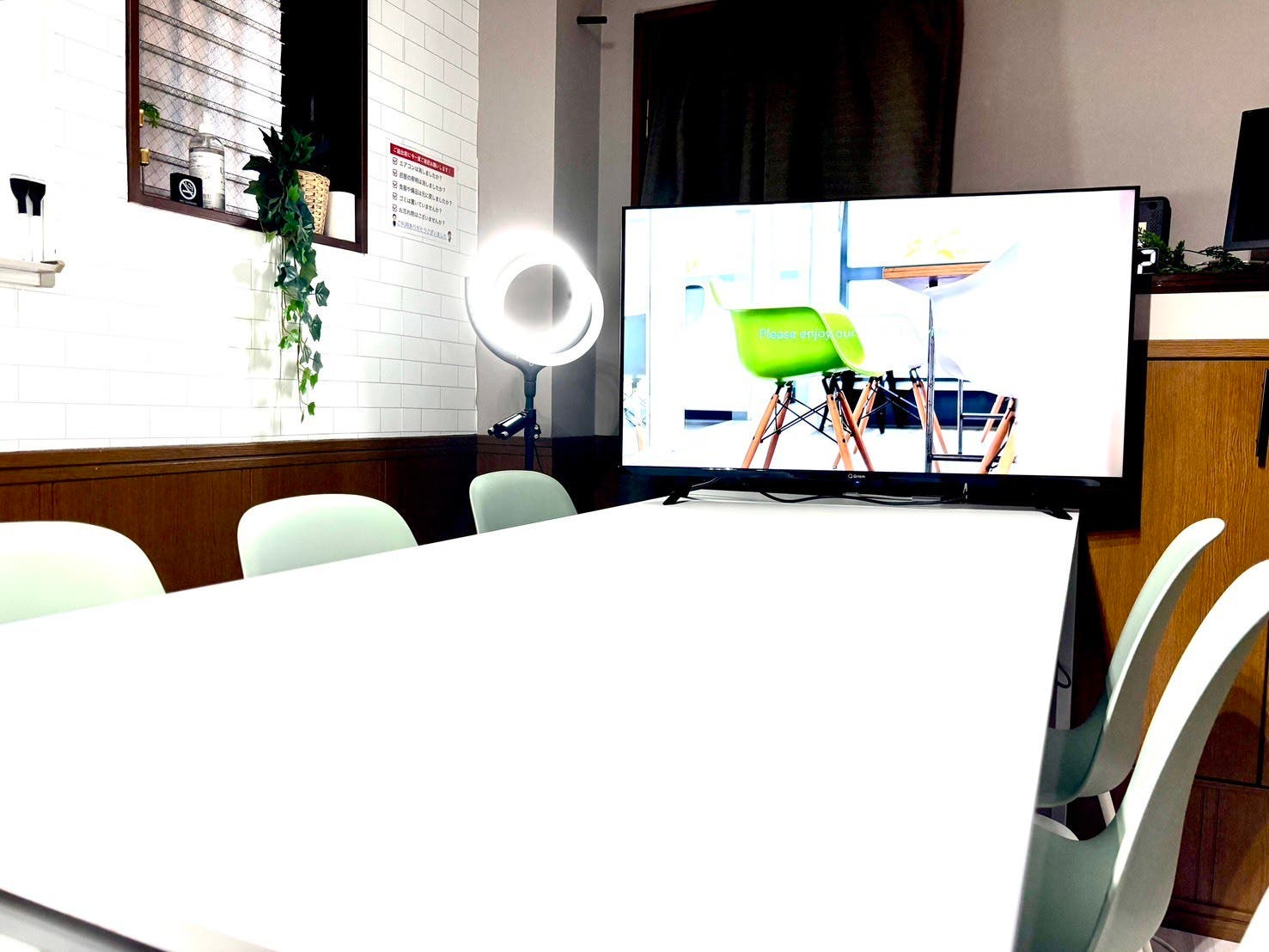 【京都駅八条口徒歩6分！】完全個室/大型モニター・路面店/飲食OK/リモート・Web会議・ミーティング・快適なワークスペースの写真5