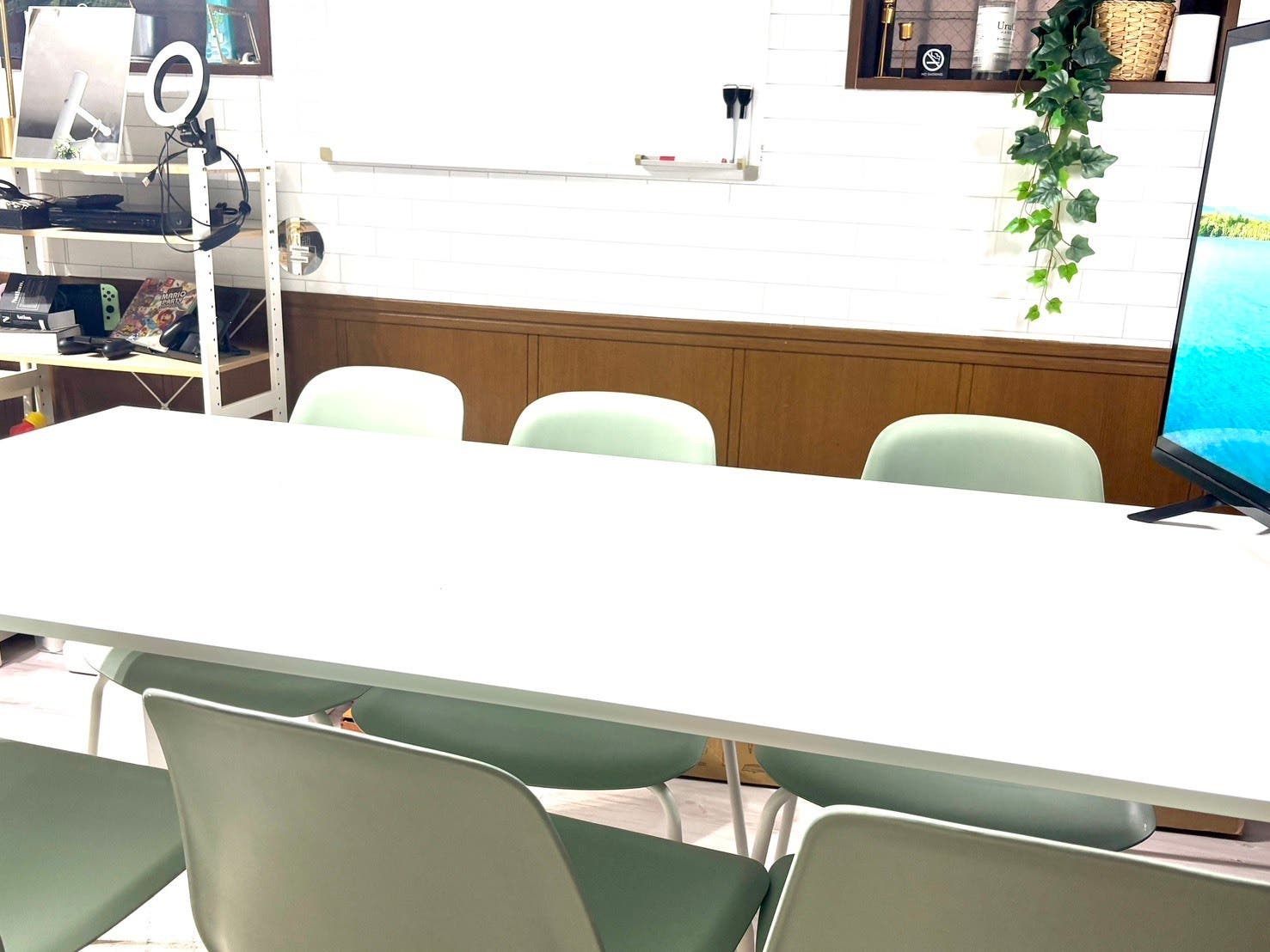 【京都駅八条口徒歩6分！】完全個室/大型モニター・路面店/飲食OK/リモート・Web会議・ミーティング・快適なワークスペースの写真6