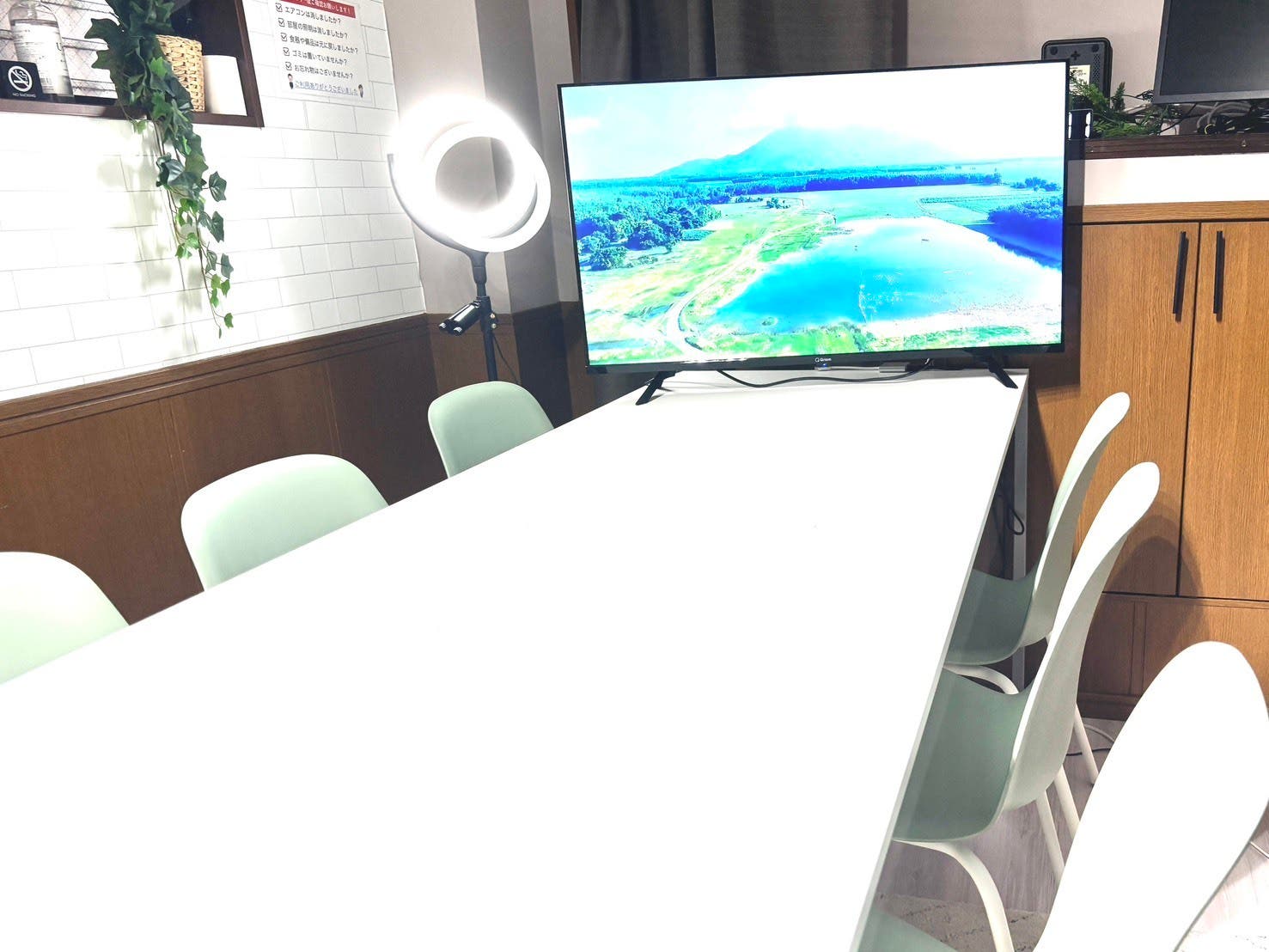 【京都駅八条口徒歩6分！】完全個室/大型モニター・路面店/飲食OK/リモート・Web会議・ミーティング・快適なワークスペースの写真11