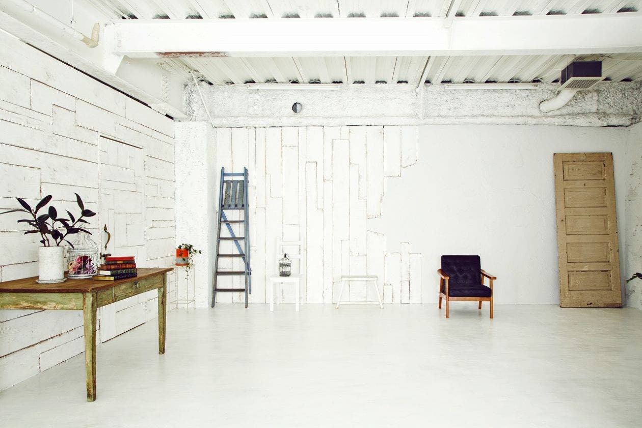 【大阪 本町駅 徒歩5分】展示会・ギャラリー にも最適！ 格安で利用できる白を基調にしたアンティークなレンタル撮影スタジオの写真12