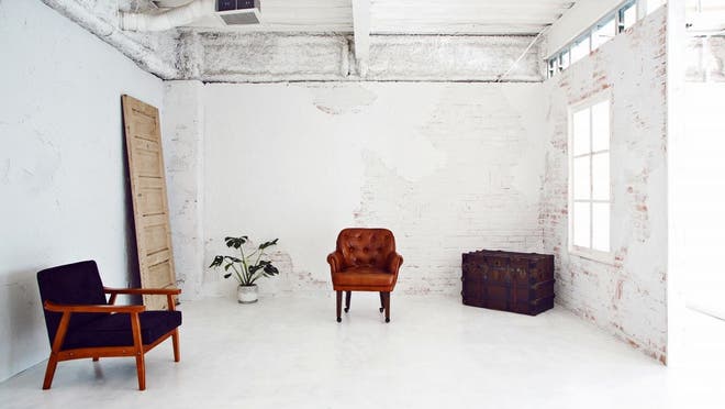 【大阪 本町駅 徒歩5分】展示会・ギャラリー にも最適! 格安で利用できる白を基調にしたアンティークなレンタル撮影スタジオの写真14