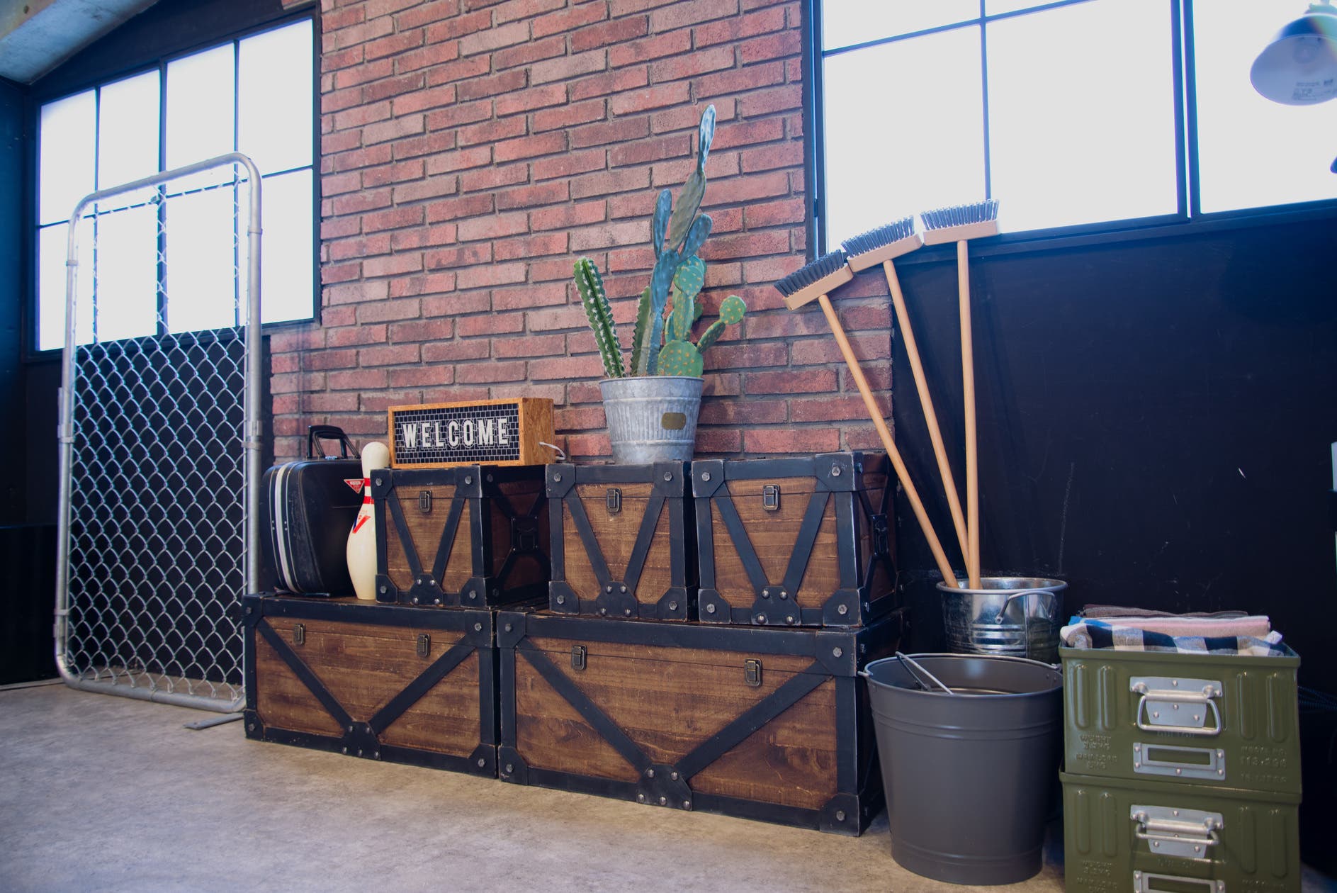 【ビターキャラメル】コンクリートやレンガの素材感を生かした インダストリアルなスタジオの写真4