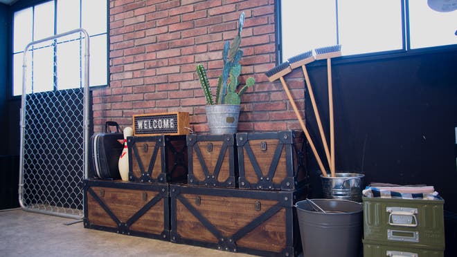 【ビターキャラメル】コンクリートやレンガの素材感を生かした インダストリアルなスタジオの写真4