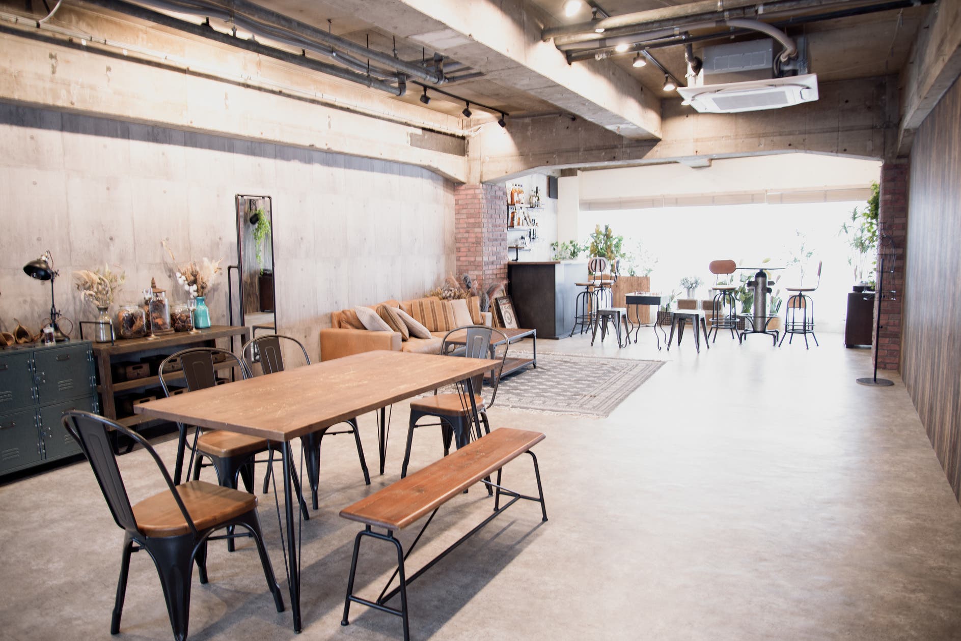 【ビターキャラメル】コンクリートやレンガの素材感を生かした インダストリアルなスタジオの写真2