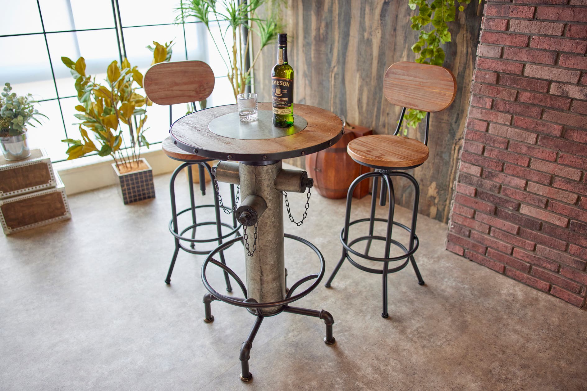 【ビターキャラメル】コンクリートやレンガの素材感を生かした インダストリアルなスタジオの写真6