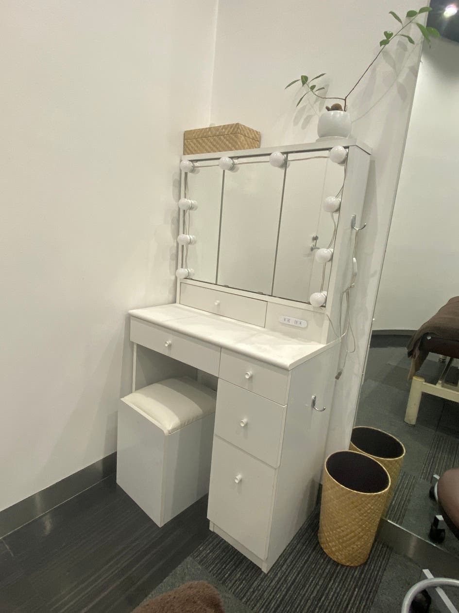 ［路面店・完全個室］特別価格✨ 銀座駅・新橋駅徒歩6分！白基調の広々おしゃれ空間🌿マッサージ・エステ・整体などに◎の写真8