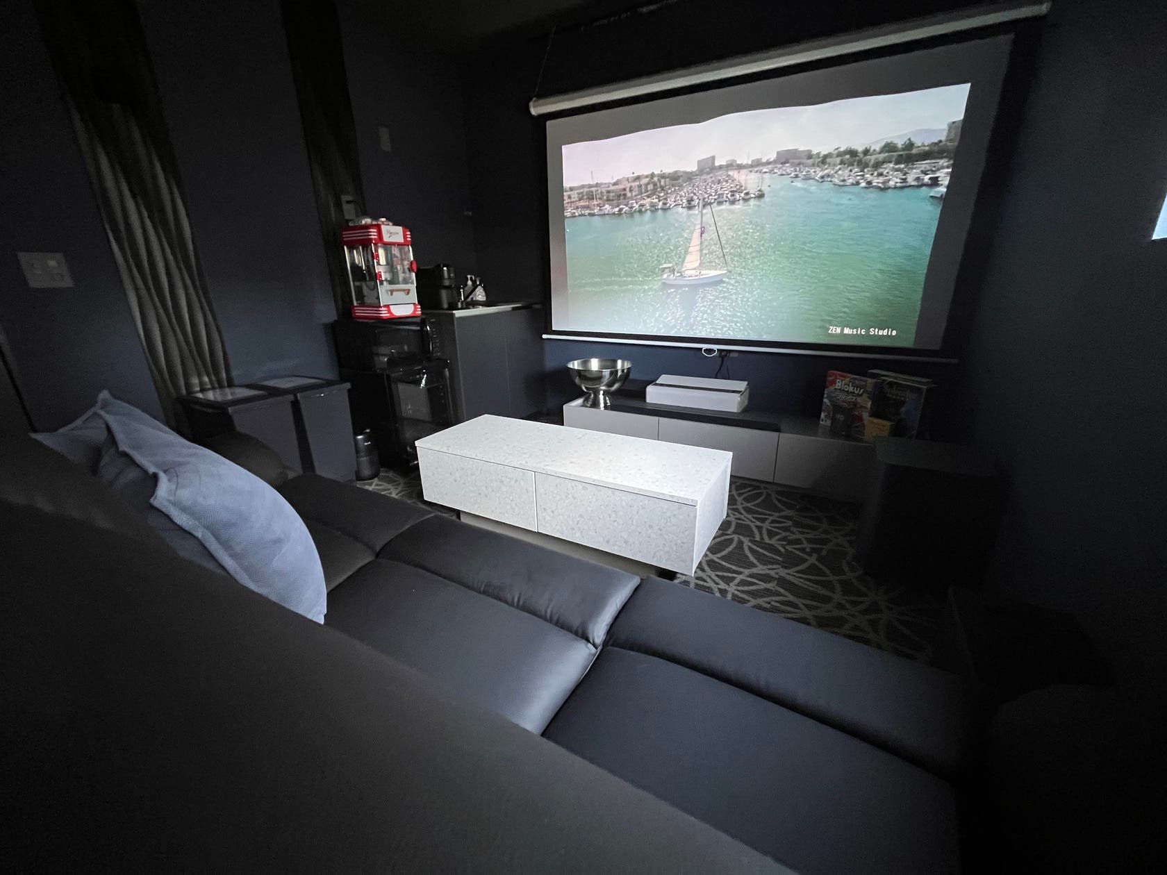 スペモシネマ🎬️東新宿駅4分🍷ゴミ無料👌🏻プロジェクター🎥映画デート💞ゲーム🎮706_SpemoCINEMA東新宿の写真2