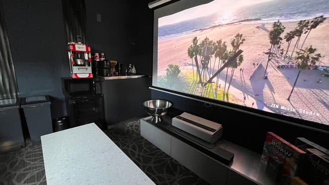 スペモシネマ🎬️東新宿駅4分🍷ゴミ無料👌🏻プロジェクター🎥映画デート💞ゲーム🎮706_SpemoCINEMA東新宿の写真1