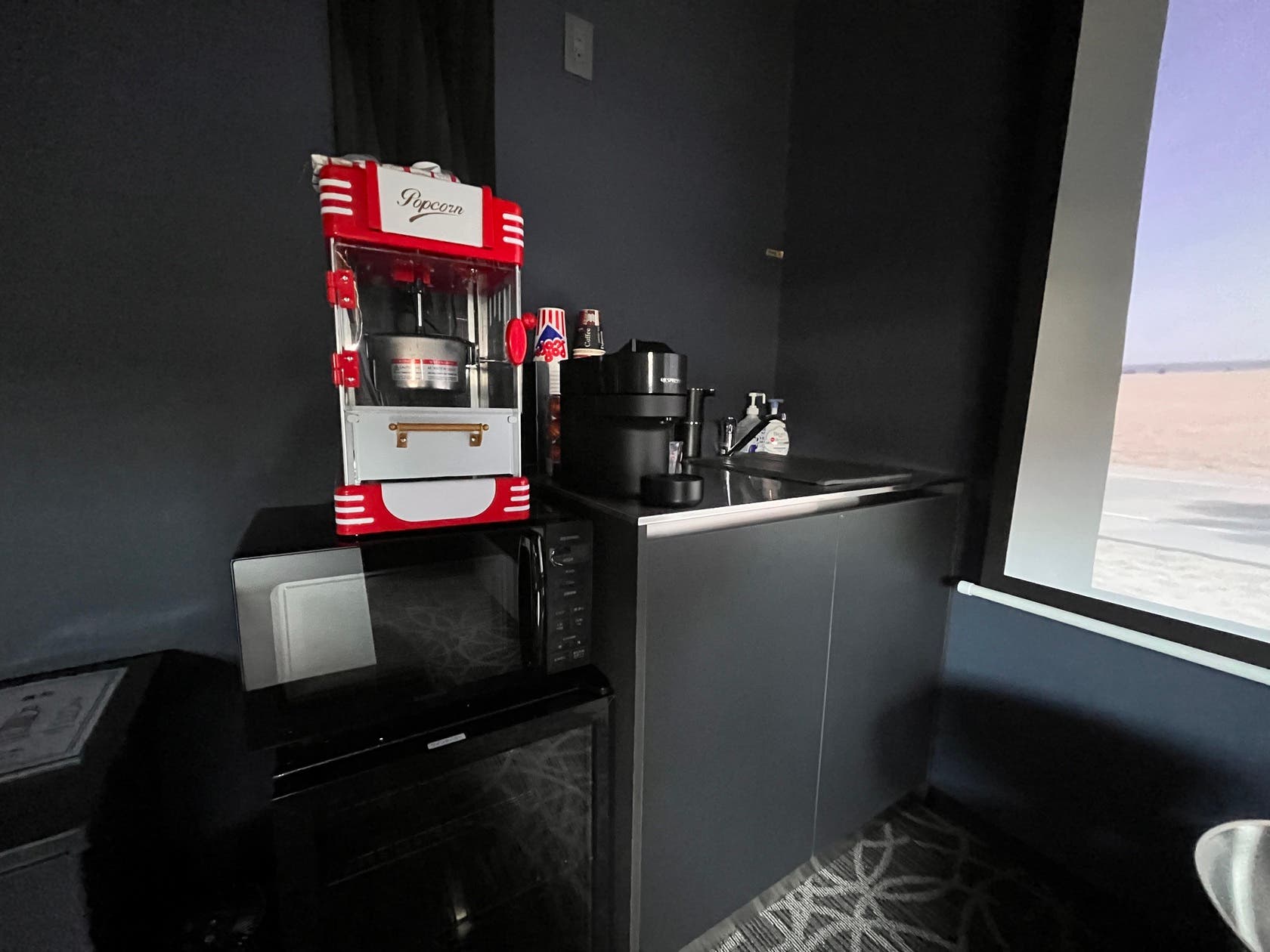 スペモシネマ🎬️東新宿駅4分🍷ゴミ無料👌🏻プロジェクター🎥映画デート💞ゲーム🎮706_SpemoCINEMA東新宿の写真5