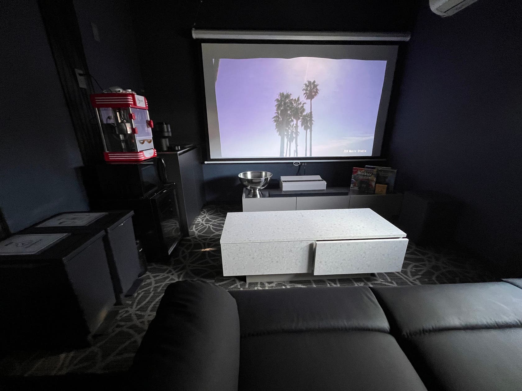 スペモシネマ🎬️東新宿駅4分🍷ゴミ無料👌🏻プロジェクター🎥映画デート💞ゲーム🎮706_SpemoCINEMA東新宿の写真3