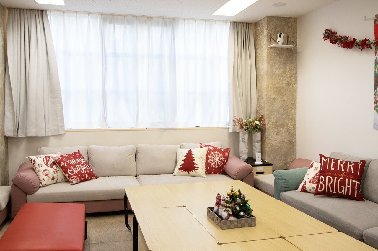 クリスマス🎅🎄新宿御苑前駅徒歩4分 広々としたパーティルーム 💛女子会💚推し活💗 📺55インチ大型テレビの写真11