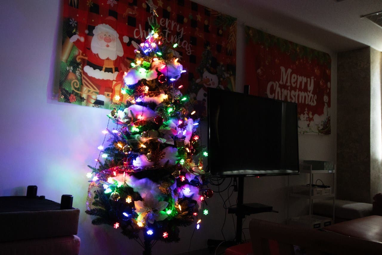 クリスマス🎅🎄新宿御苑前駅徒歩4分 広々としたパーティルーム 💛女子会💚推し活💗 📺55インチ大型テレビの写真7