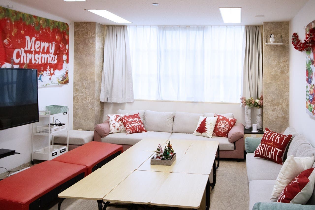 クリスマス🎅🎄新宿御苑前駅徒歩4分 広々としたパーティルーム 💛女子会💚推し活💗 📺55インチ大型テレビの写真4