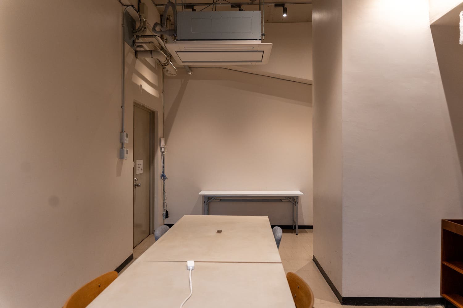 渋谷から最短15分！高津駅の会議スペース／完全個室／高速Wi-Fi／ホワイトボード／約20㎡の写真2