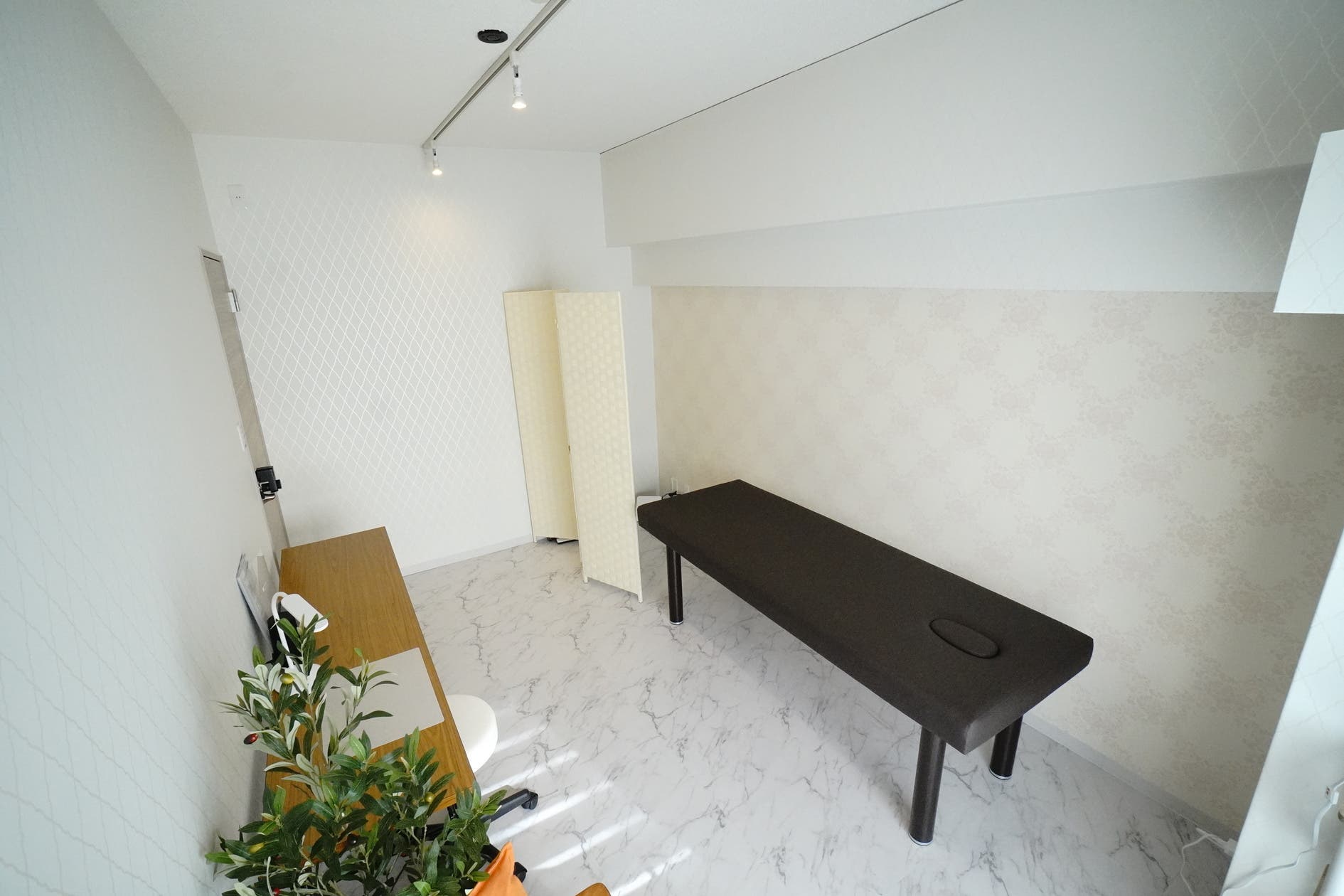 ＜ナポリサロン@伏見＞完全個室✨光回線Wi-Fi📶施術ベッド💆‍♀️サロン/ネイル/マッサージ/整体の写真5