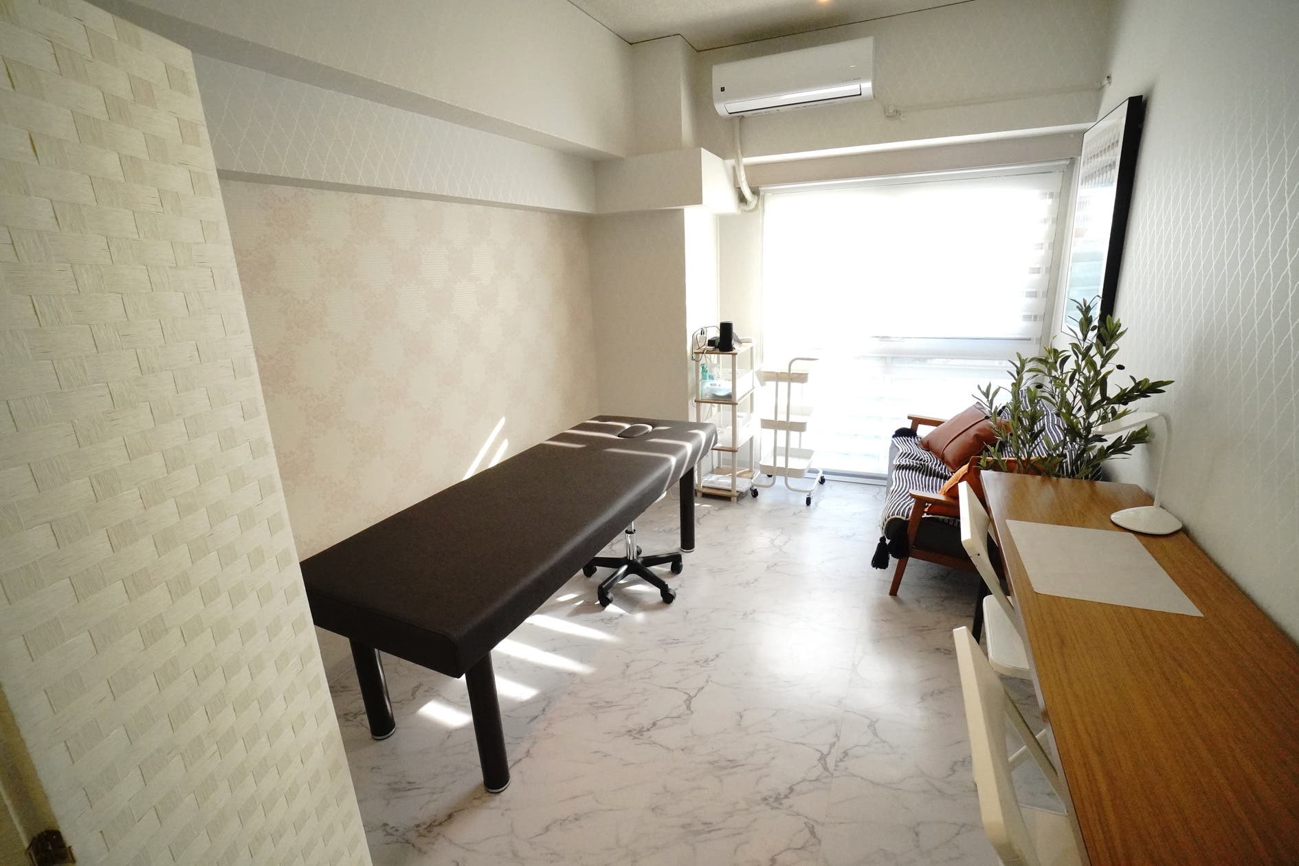 ＜ナポリサロン@伏見＞完全個室✨光回線Wi-Fi📶施術ベッド💆‍♀️サロン/ネイル/マッサージ/整体の写真1