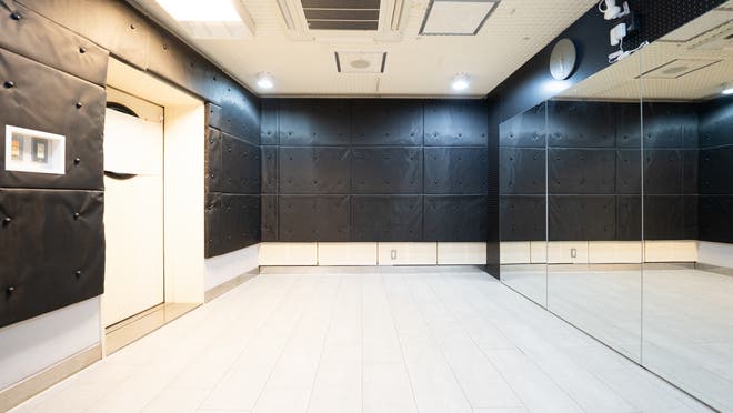 \NEW OPEN × いまだけオープン価格/ 千歳船橋駅徒歩1分、地下防音スタジオ。 更衣室・共有部・充実備品の写真4