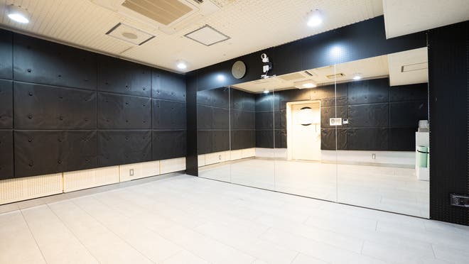 \NEW OPEN × いまだけオープン価格/ 千歳船橋駅徒歩1分、地下防音スタジオ。 更衣室・共有部・充実備品の写真2