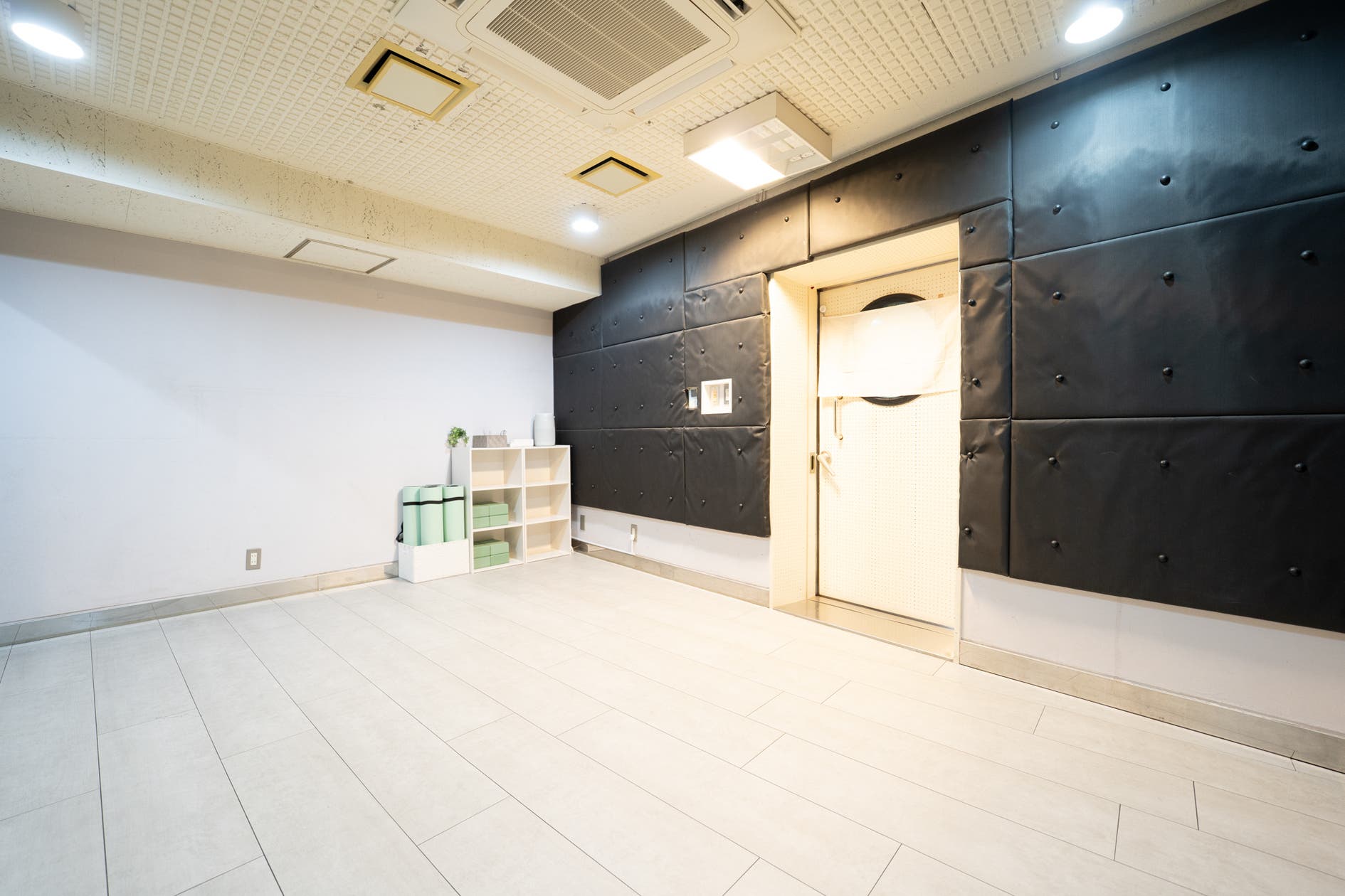 ＼NEW OPEN × いまだけオープン価格／ 千歳船橋駅徒歩1分、地下防音スタジオ。 更衣室・共有部・充実備品の写真6