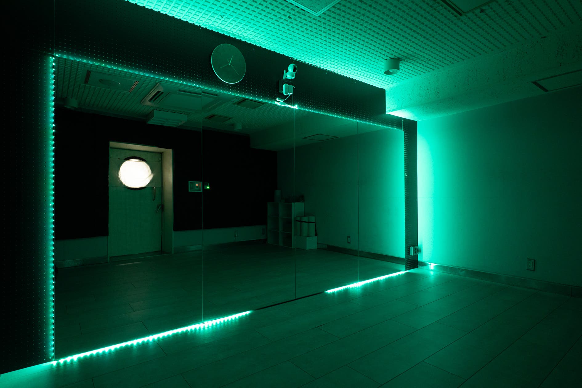 ＼NEW OPEN × いまだけオープン価格／ 千歳船橋駅徒歩1分、地下防音スタジオ。 更衣室・共有部・充実備品の写真8