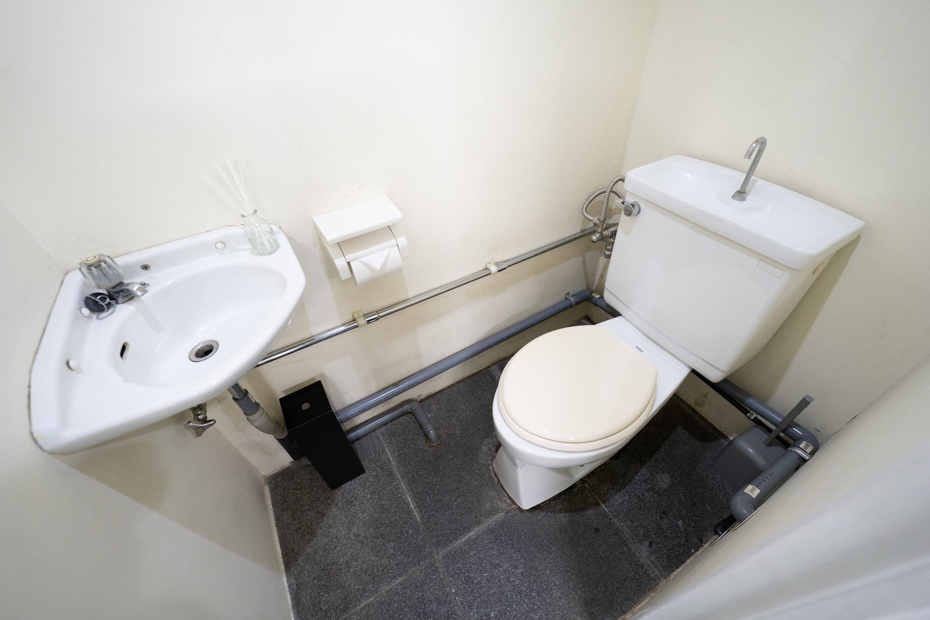 ＼NEW OPEN × いまだけオープン価格／ 千歳船橋駅徒歩1分、地下防音スタジオ。 更衣室・共有部・充実備品の写真23