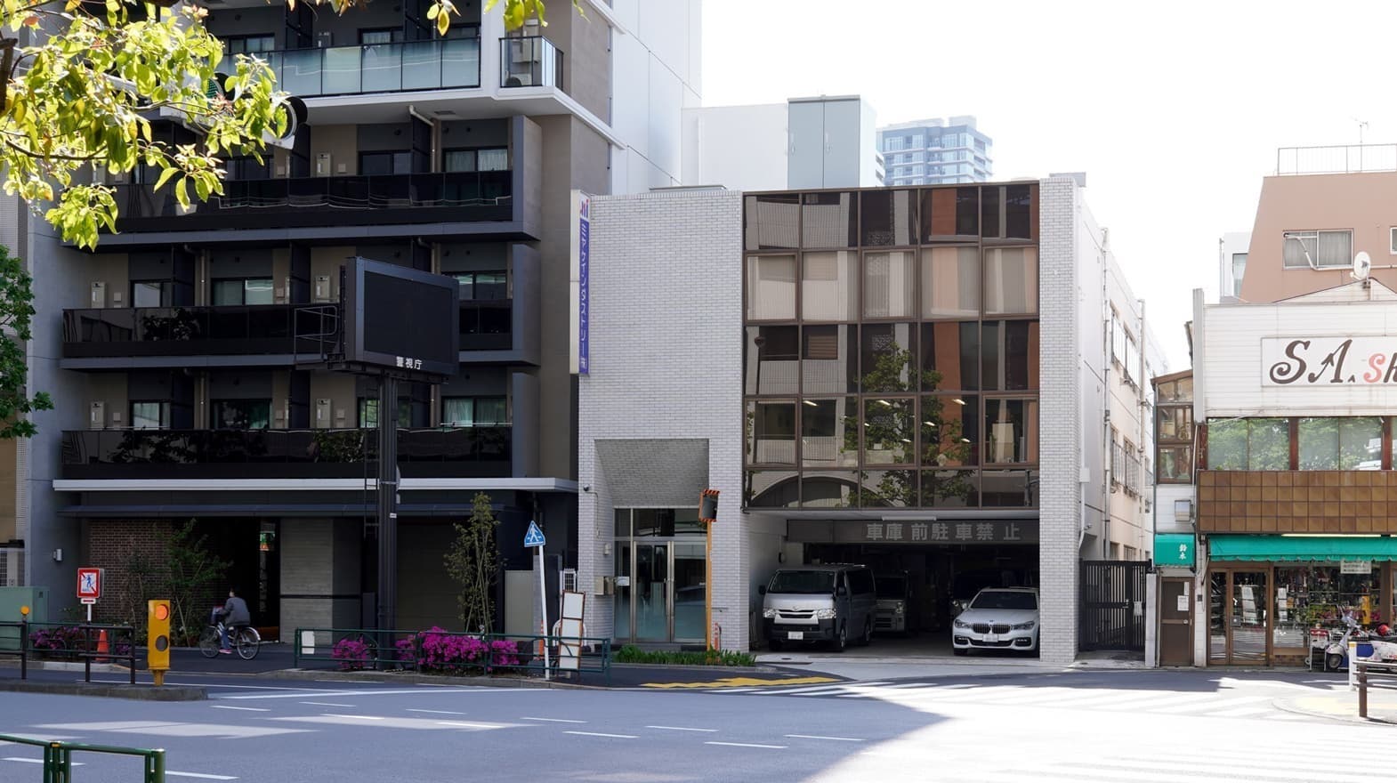 【スタッフ常駐で安心】四谷三丁目駅から徒歩2分！無料Wi-Fi＆プロジェクター完備！71㎡＆39名着席可能【第一+第二会議室】の写真16