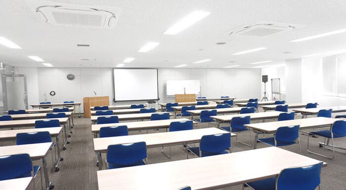 《名古屋会議室　imy会議室　6階第2会議室》千種エリアでスクール66名！企業研修や講演会などにご利用可能な中規模会議室