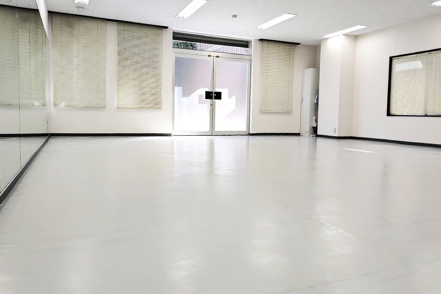 《今だけ¥500／h》New Open🎉【姫路駅7分】大型鏡9枚🪞最大25名🙆‍♀️50㌅モニター📺24時間🕐の写真2