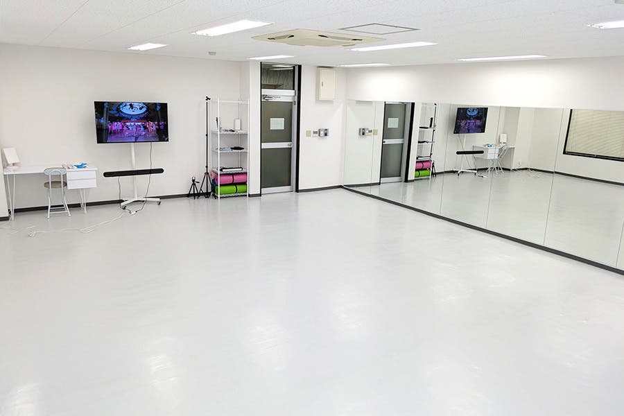 《今だけ¥500／h》New Open🎉【姫路駅7分】大型鏡9枚🪞最大25名🙆‍♀️50㌅モニター📺24時間🕐の写真3