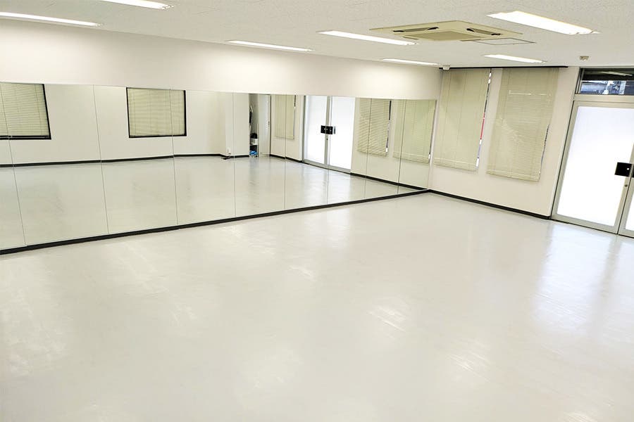 《今だけ¥500／h》New Open🎉【姫路駅7分】大型鏡9枚🪞最大25名🙆‍♀️50㌅モニター📺24時間🕐の写真4