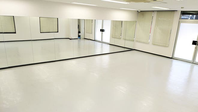 《今だけ¥500/h》New Open🎉【姫路駅7分】大型鏡9枚🪞最大25名🙆♀️50㌅モニター📺24時間🕐の写真4