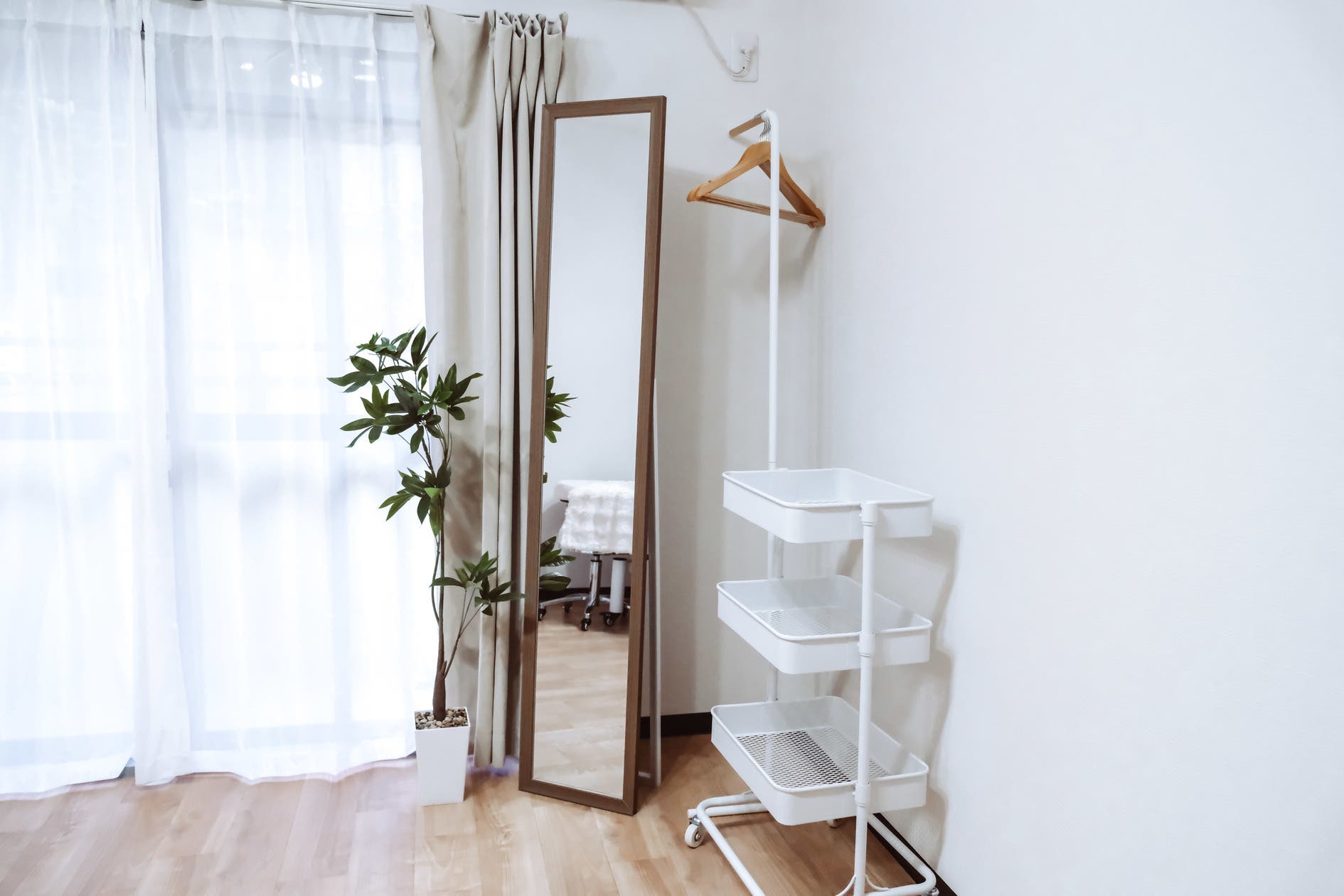 【✨オープン記念価格✨】【阪急豊中駅徒歩5分】備品充実のスペース✨｜女性でも片手で高さ調整可能なベッド🌱の写真9