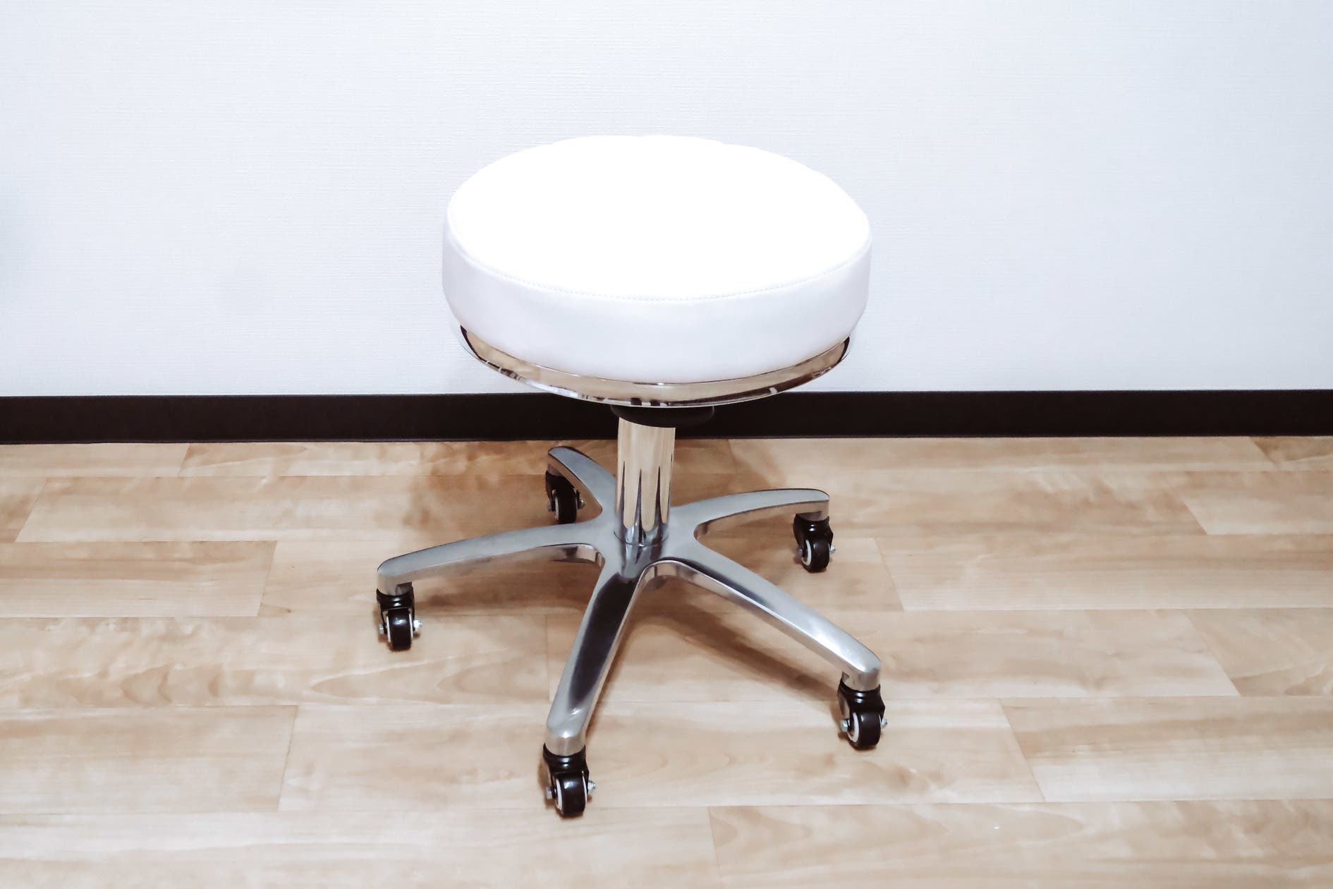 【✨オープン記念価格✨】【阪急豊中駅徒歩5分】備品充実のスペース✨｜女性でも片手で高さ調整可能なベッド🌱の写真13