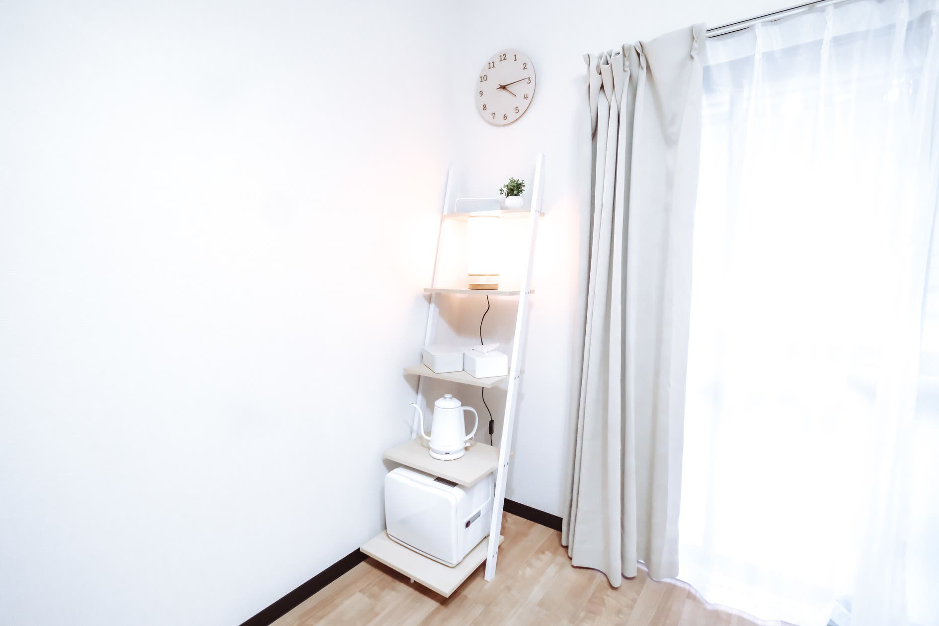 【✨オープン記念価格✨】【阪急豊中駅徒歩5分】備品充実のスペース✨｜女性でも片手で高さ調整可能なベッド🌱の写真4