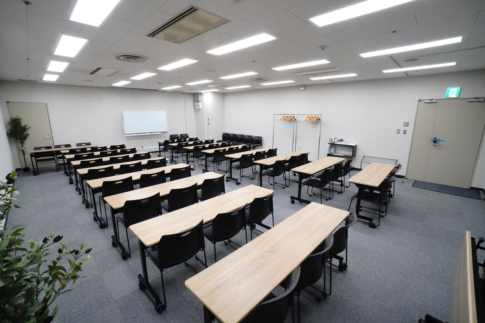 ＜豊橋駅前ビル カルミア4Fレンタルスペース＞駅ビル内🚃63名収容🪑Wi-Fi📶プロジェクター🎥マイク🎤セミナー/研修の写真11