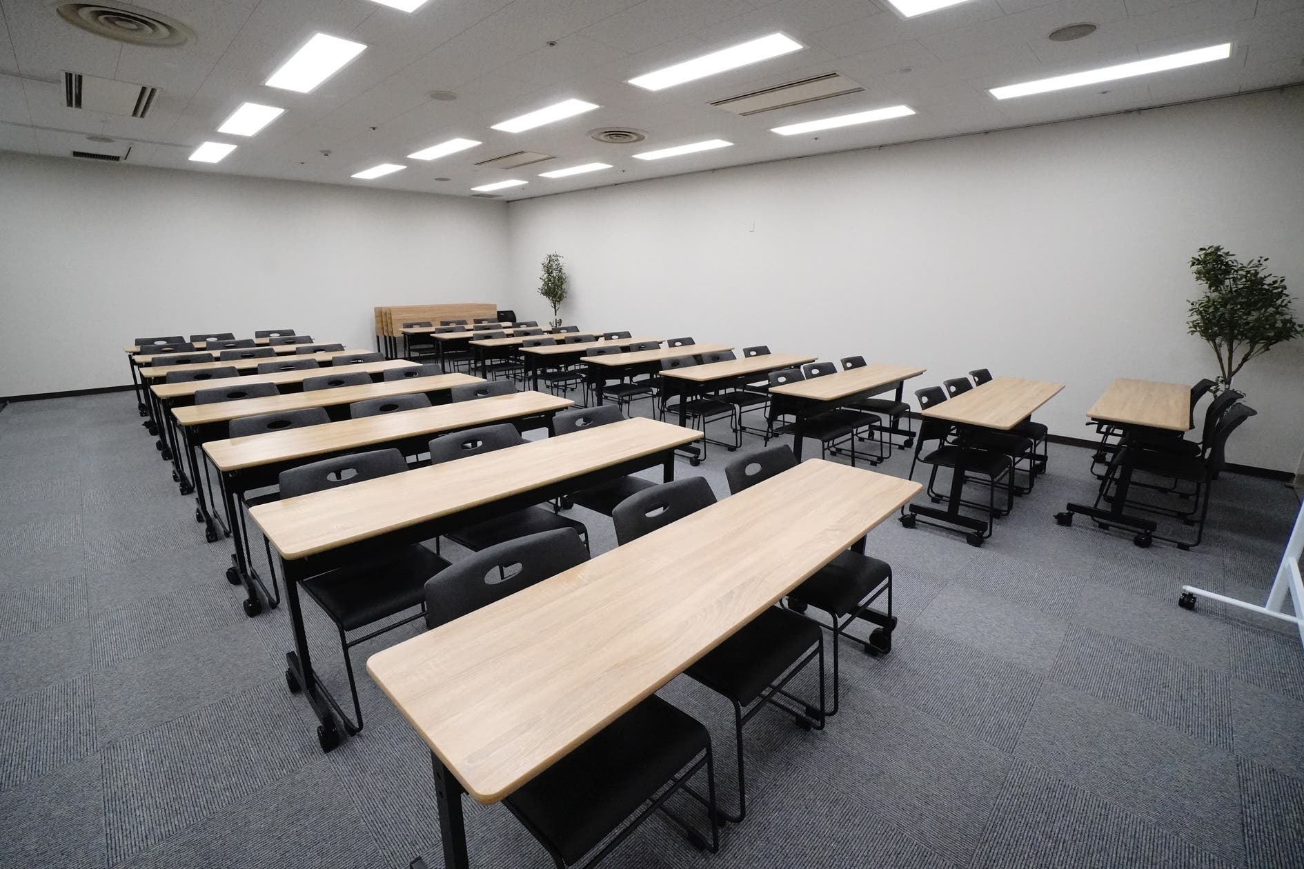 ＜豊橋駅前ビル カルミア4Fレンタルスペース＞駅ビル内🚃63名収容🪑Wi-Fi📶プロジェクター🎥マイク🎤セミナー/研修の写真12