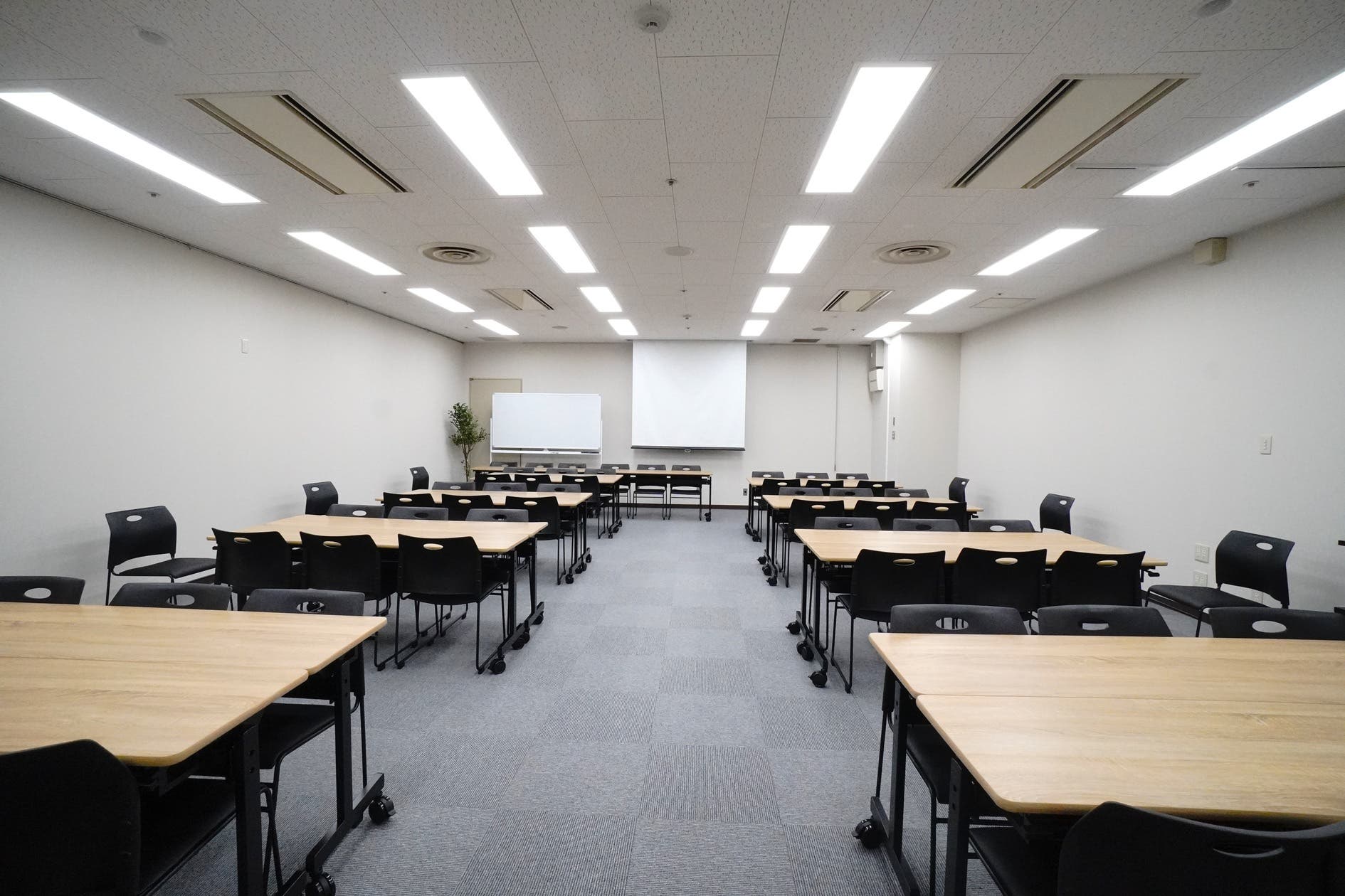 ＜豊橋駅前ビル カルミア4Fレンタルスペース＞駅ビル内🚃63名収容🪑Wi-Fi📶プロジェクター🎥マイク🎤セミナー/研修の写真7