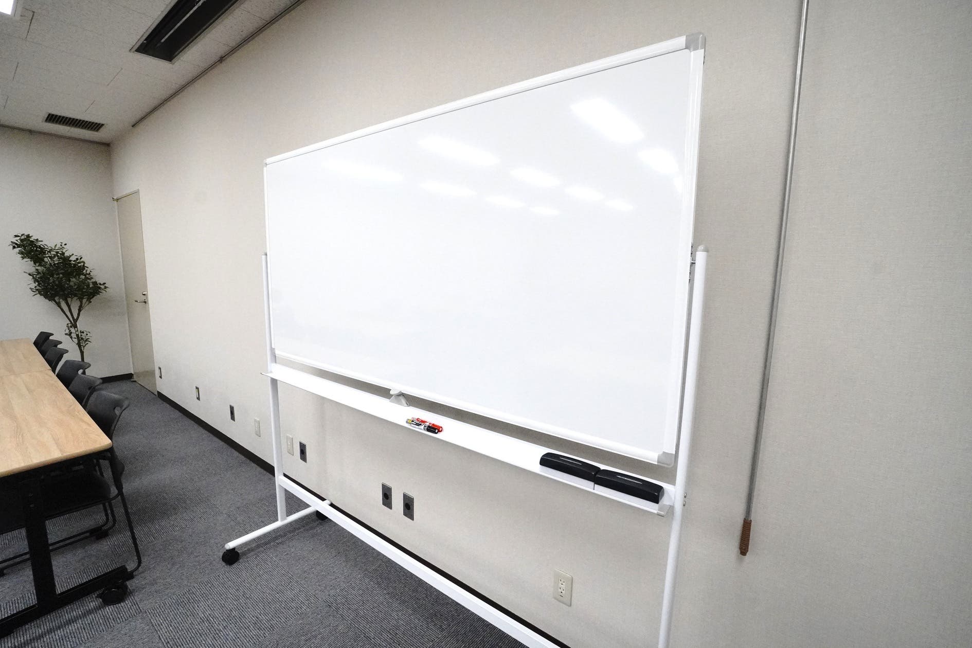 ＜豊橋駅前ビル カルミア4Fレンタルスペース＞駅ビル内🚃63名収容🪑Wi-Fi📶プロジェクター🎥マイク🎤セミナー/研修の写真13