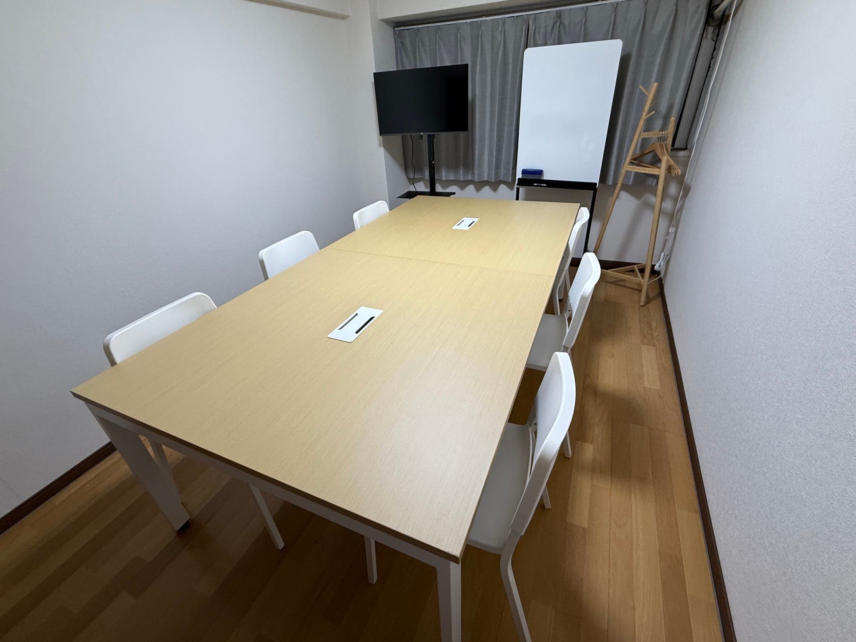 品川駅3分🚶‍♂️会議・打ち合わせ💬各種撮影👌ホワイトボード🈶シャトープレイス品川D貸会議室の写真1