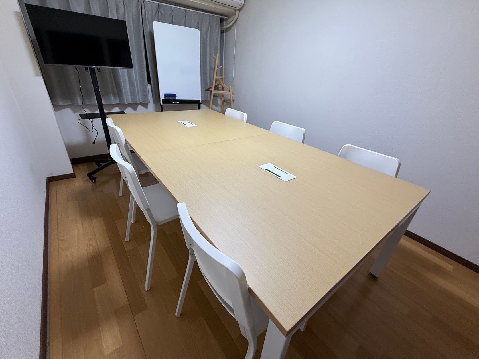 品川駅3分🚶‍♂️会議・打ち合わせ💬各種撮影👌ホワイトボード🈶シャトープレイス品川D貸会議室の写真3