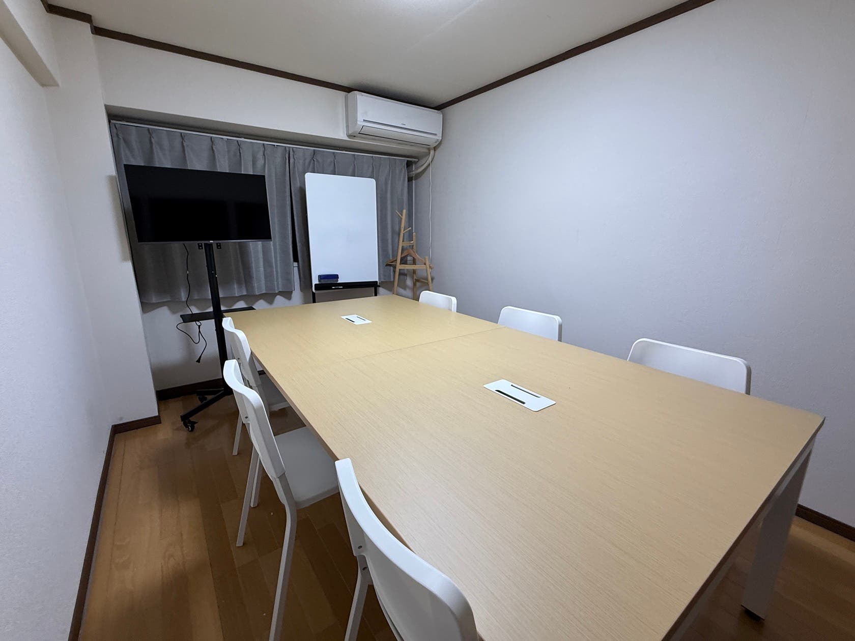 品川駅3分🚶‍♂️会議・打ち合わせ💬各種撮影👌ホワイトボード🈶シャトープレイス品川D貸会議室の写真4
