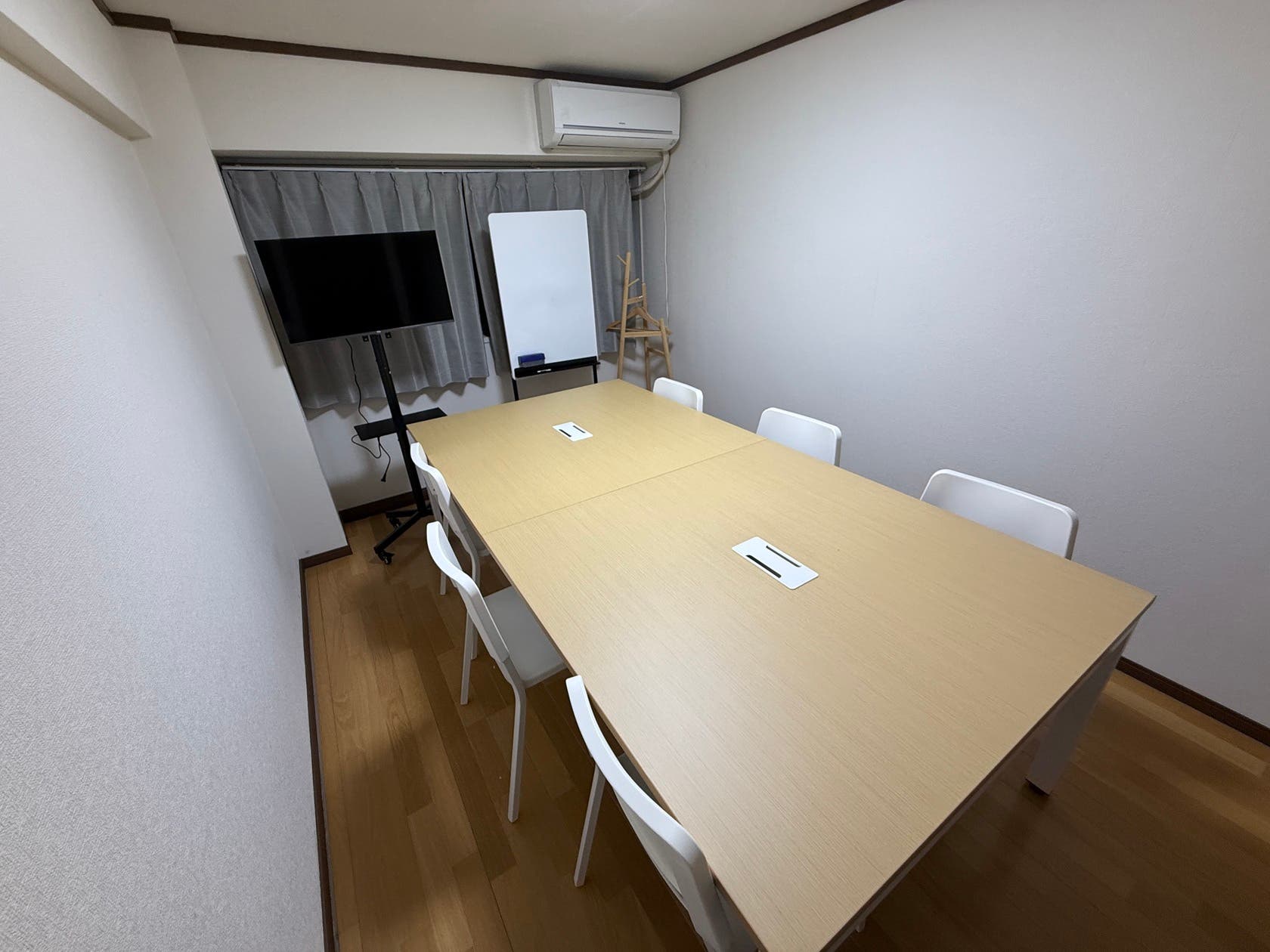 品川駅3分🚶‍♂️会議・打ち合わせ💬各種撮影👌ホワイトボード🈶シャトープレイス品川D貸会議室の写真6
