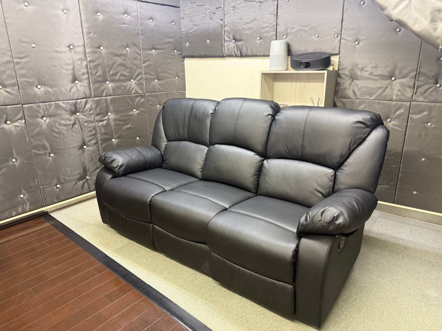 ＼NEW OPEN オープン価格／徒歩1分で地下へ。150インチ大画面×練習・撮影・鑑賞・ピアノもある、千歳船橋シアタールームの写真2